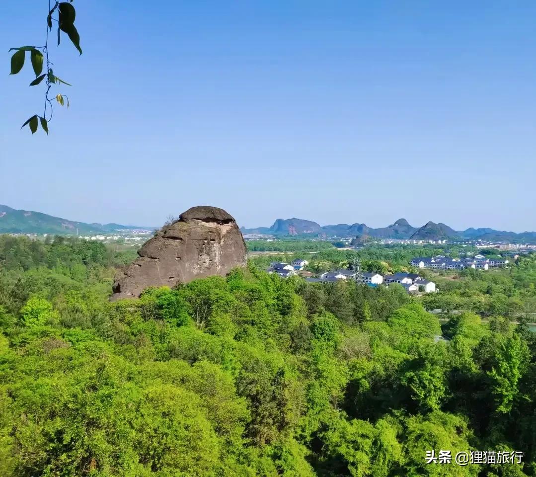Longhushan Town in Jiangxi Province is named after Longhu Mountain ...