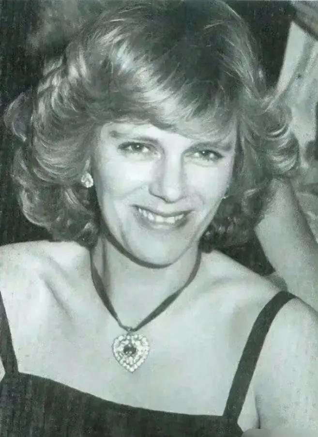 After reading the photos of Camilla when she was young, she was lost in ...