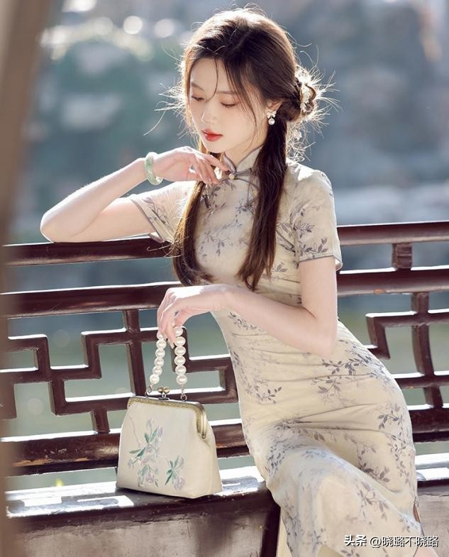 What color cheongsam you like, it represents what kind of temperament ...