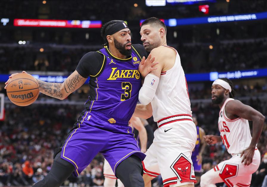 Score 99 points for revenge! The Lakers' new 4 giants came out, thick ...