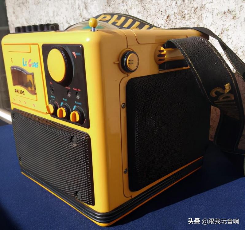 PHILIPS Philips Le Cube D8080 / D8082 portable radio, cassette tape ...