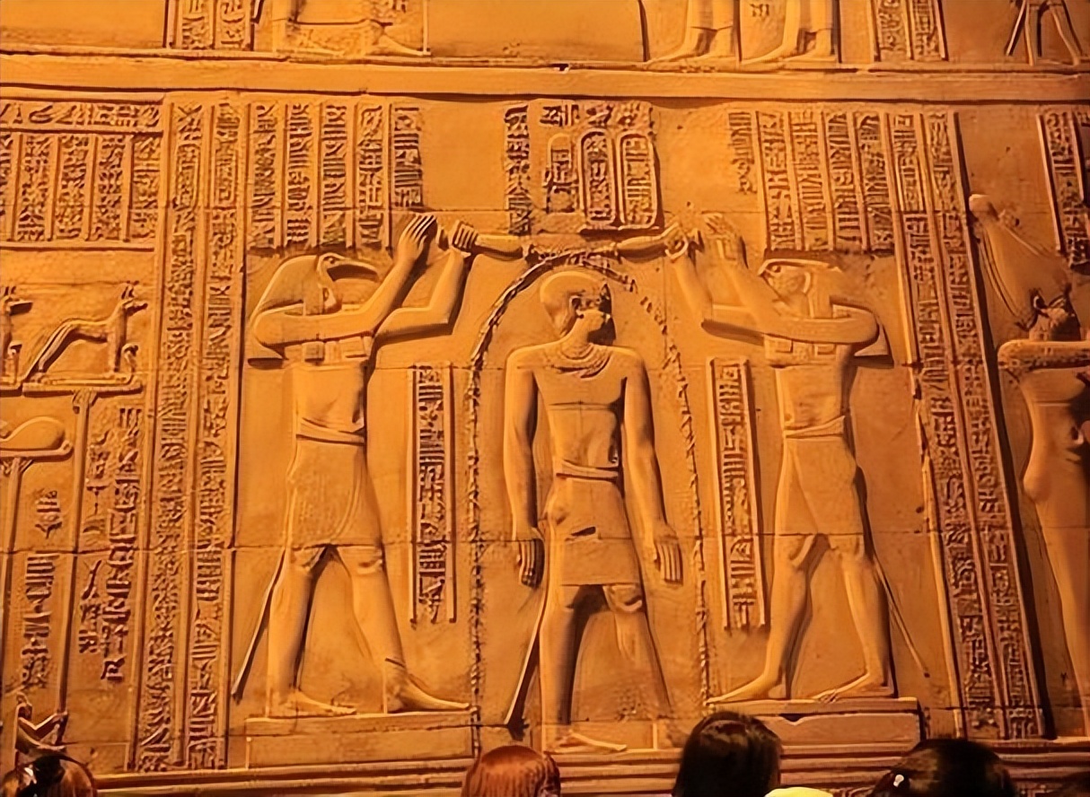 The power in ancient Egypt belonged to the pharaoh. What was the social ...