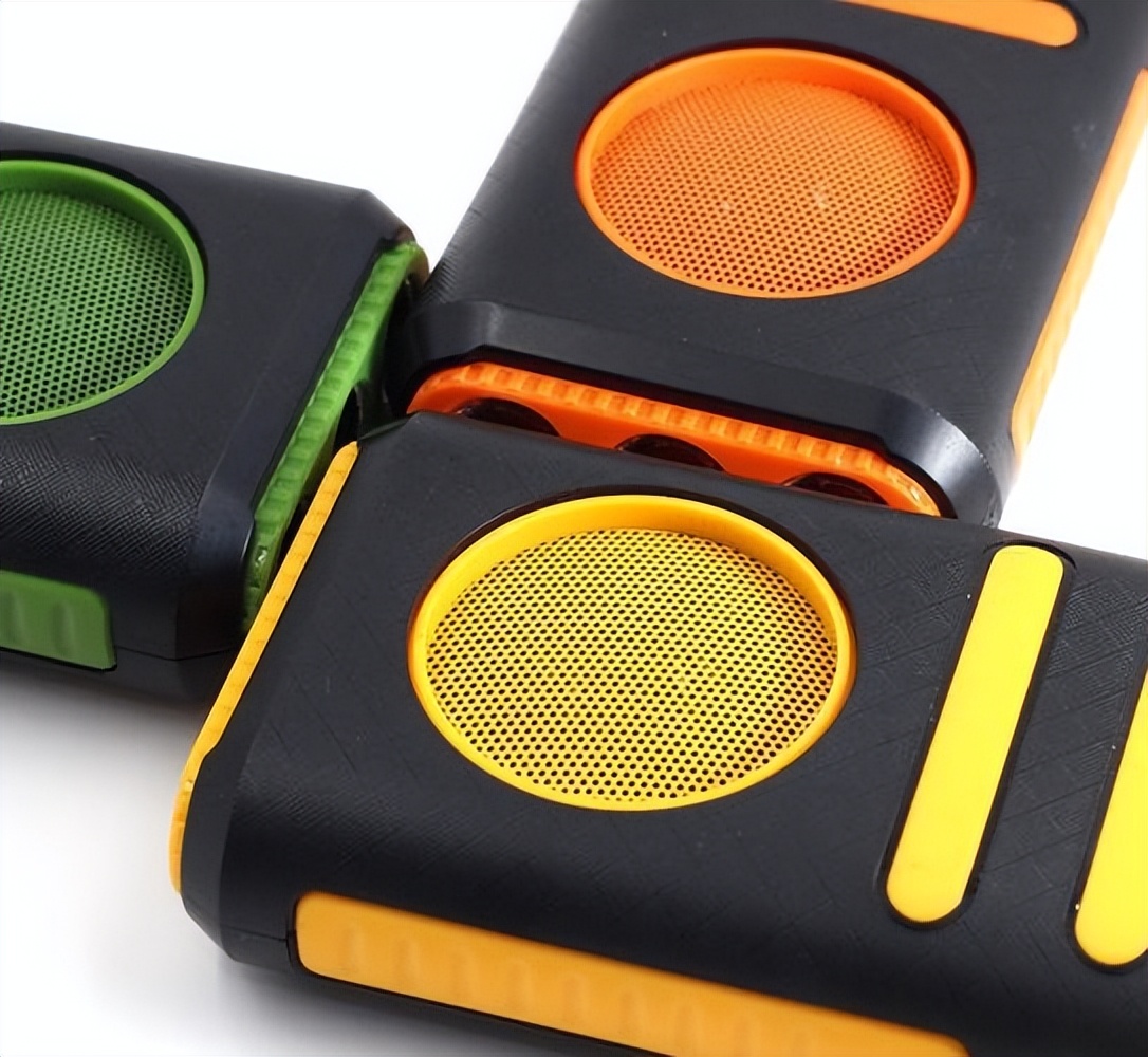 MP3 and flashlight fusion: get light in the dark and listen to the ...