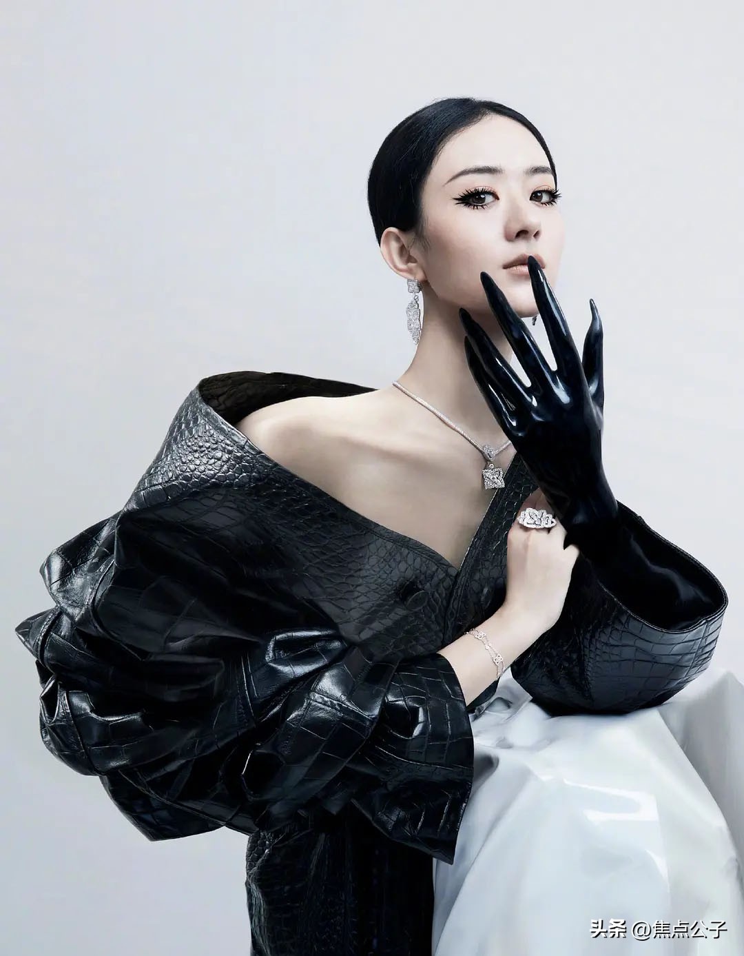 Beautiful Miss Zhao!Zhao Liying appeared in the January issue of ELLE ...