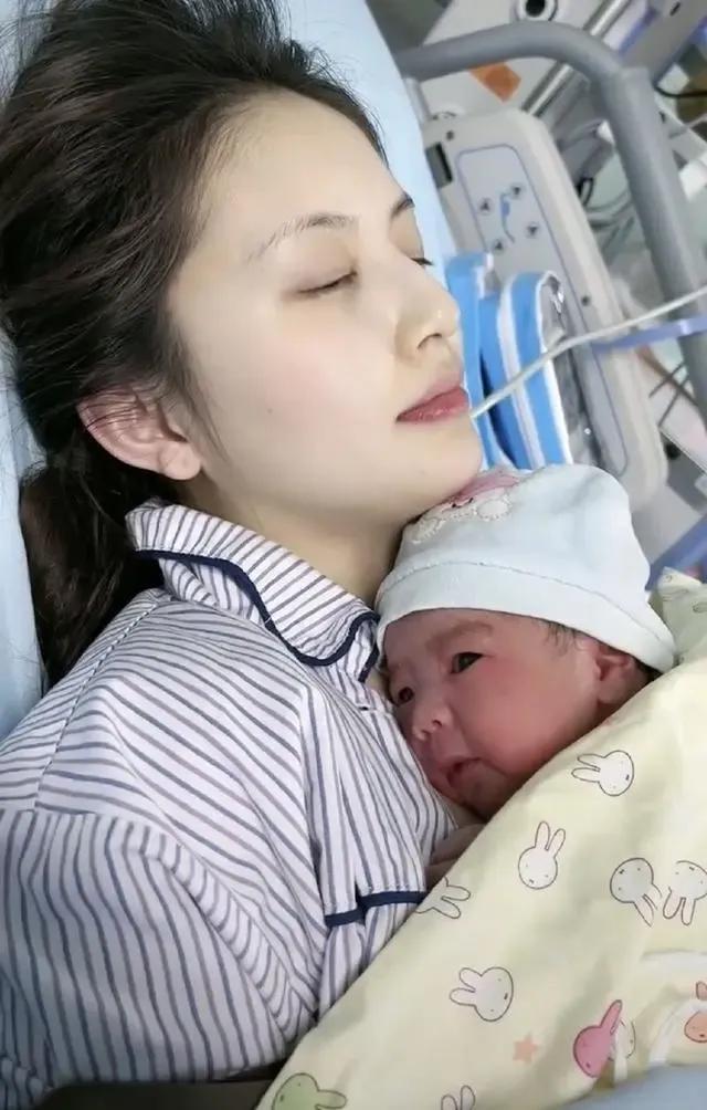 Wang Sicong's ex-girlfriend Tian Qiu gave birth to a child with fair ...