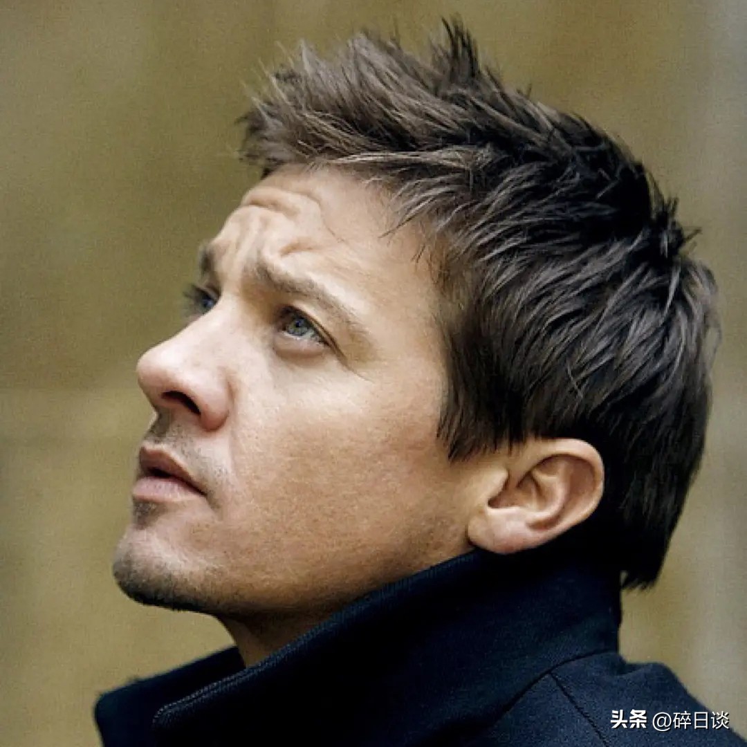 Film and television personality "Jeremy Renner" bloody and elegant ...