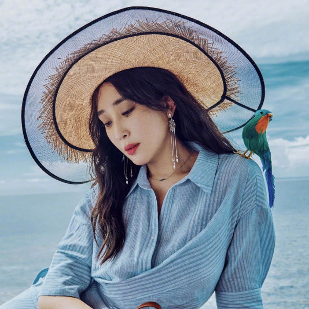 Appreciation of Du Ruoxi's head portrait self-portrait - iNEWS