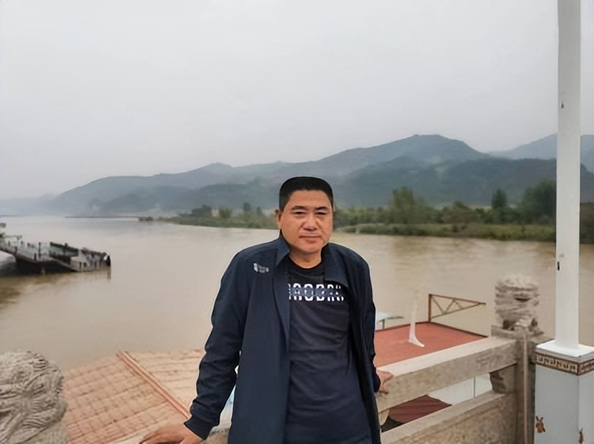 Feng Wenyong "Embracing the Lalin River" - iMedia