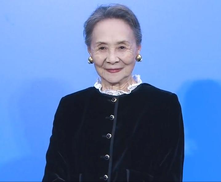 It's the red carpet again! Yang Zifeng is messy, Yin Tao's breasts are ...