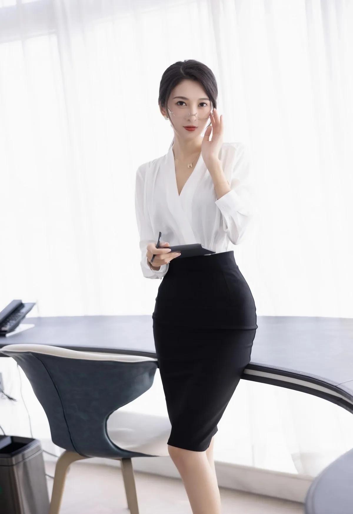 Lin Leyi, professional attire photo - iNEWS
