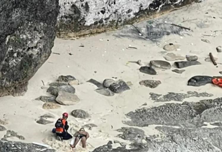 Indonesian tourist breaks limb after failing to do backflip off cliff ...