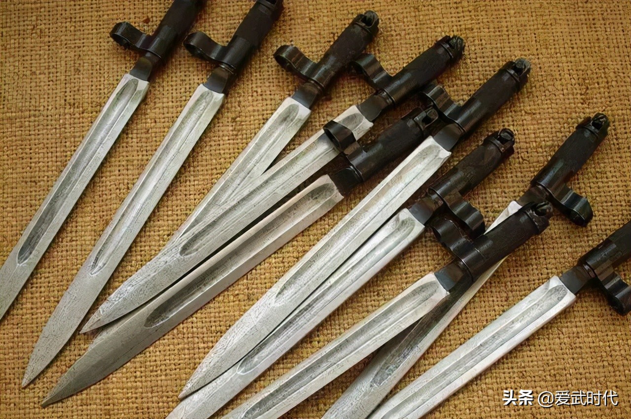 The unsheathed blade!Who said that China does not have good knives ...