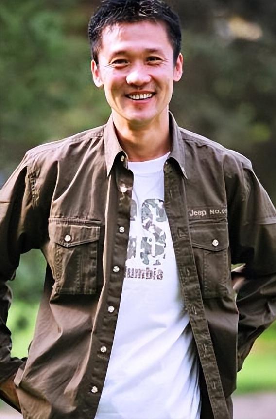 He Yin: Huang Zhizhong was popular for 13 years. After the divorce, he ...