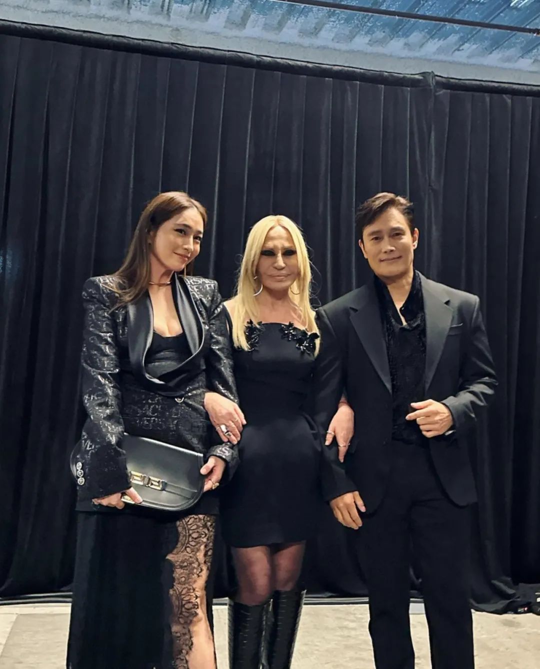 Very good match! Top Celebrity Couples Appeared at the Fashion Show in ...