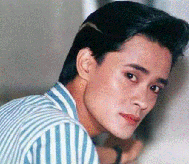 He is the original singer of "Bending Moon". He was as famous as Mao ...