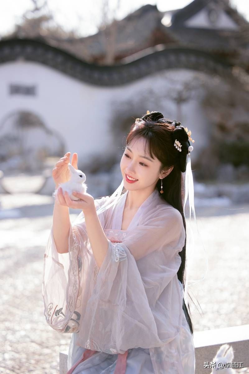 Xuan Lu's costume photos exposed! Fairy-like smile and gentle and ...