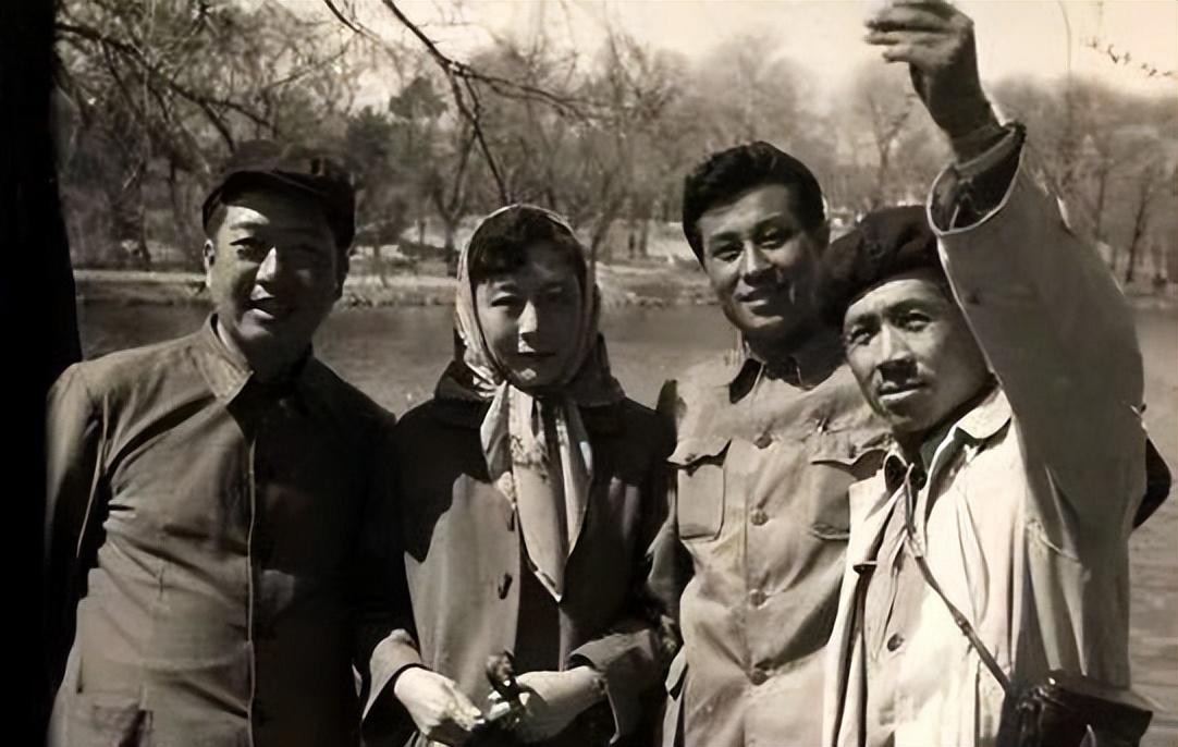 "A generation of male gods" Wang Xingang: He will never leave his sick first love wife, and his ...