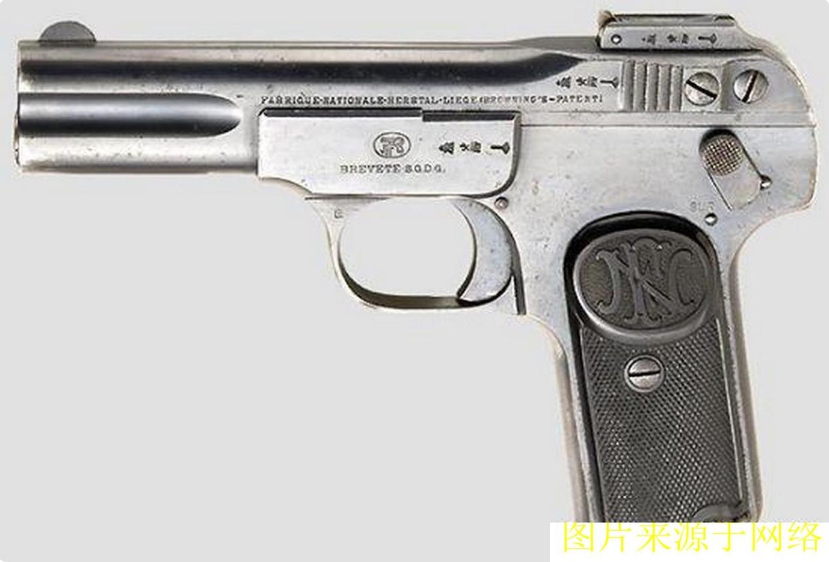 Yang Dezhi has loved guns all his life. There are three special guns ...