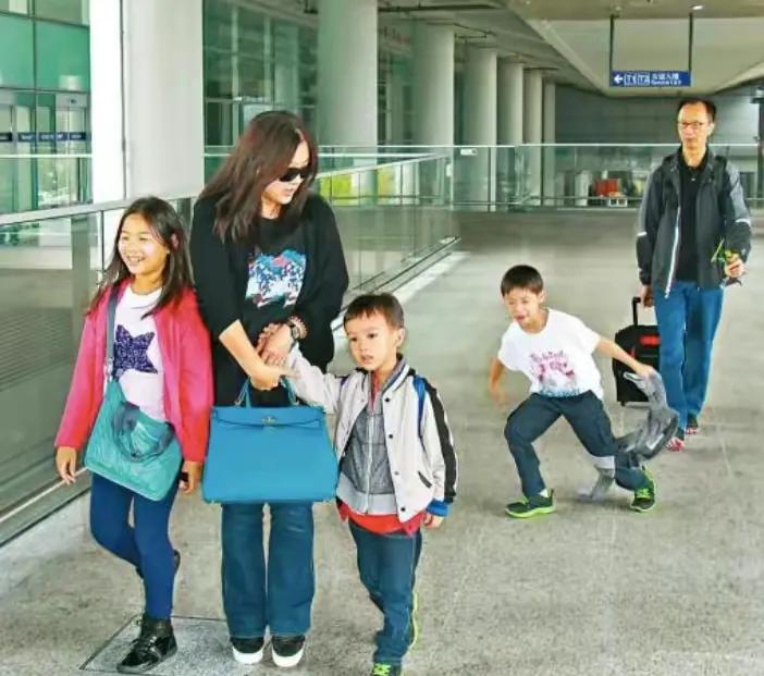 It was revealed that Fu Mingxia married Liang Jinsong, who was 26 years ...