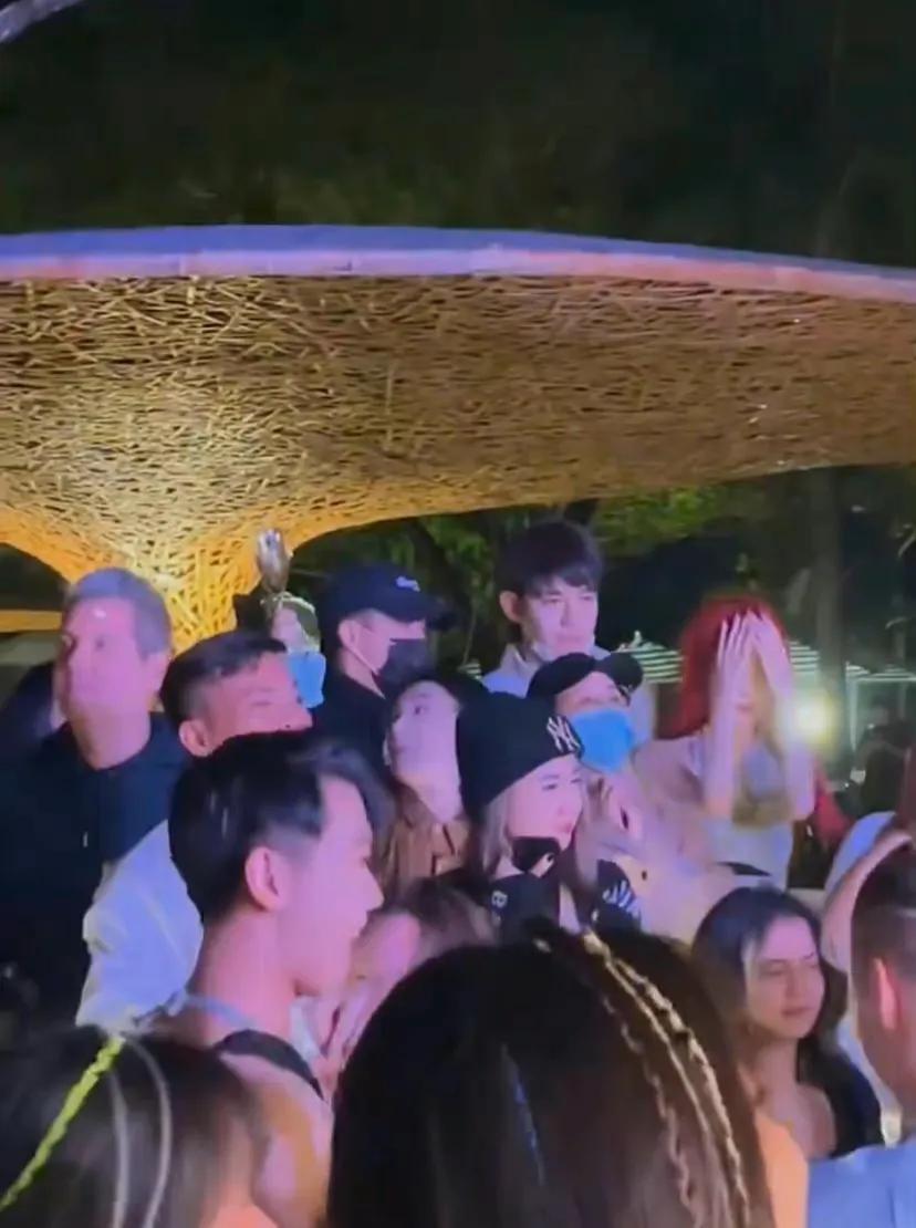 Tang Xiaotian's love affair was exposed, Quan Zhilong announced his comeback, and the new year ...