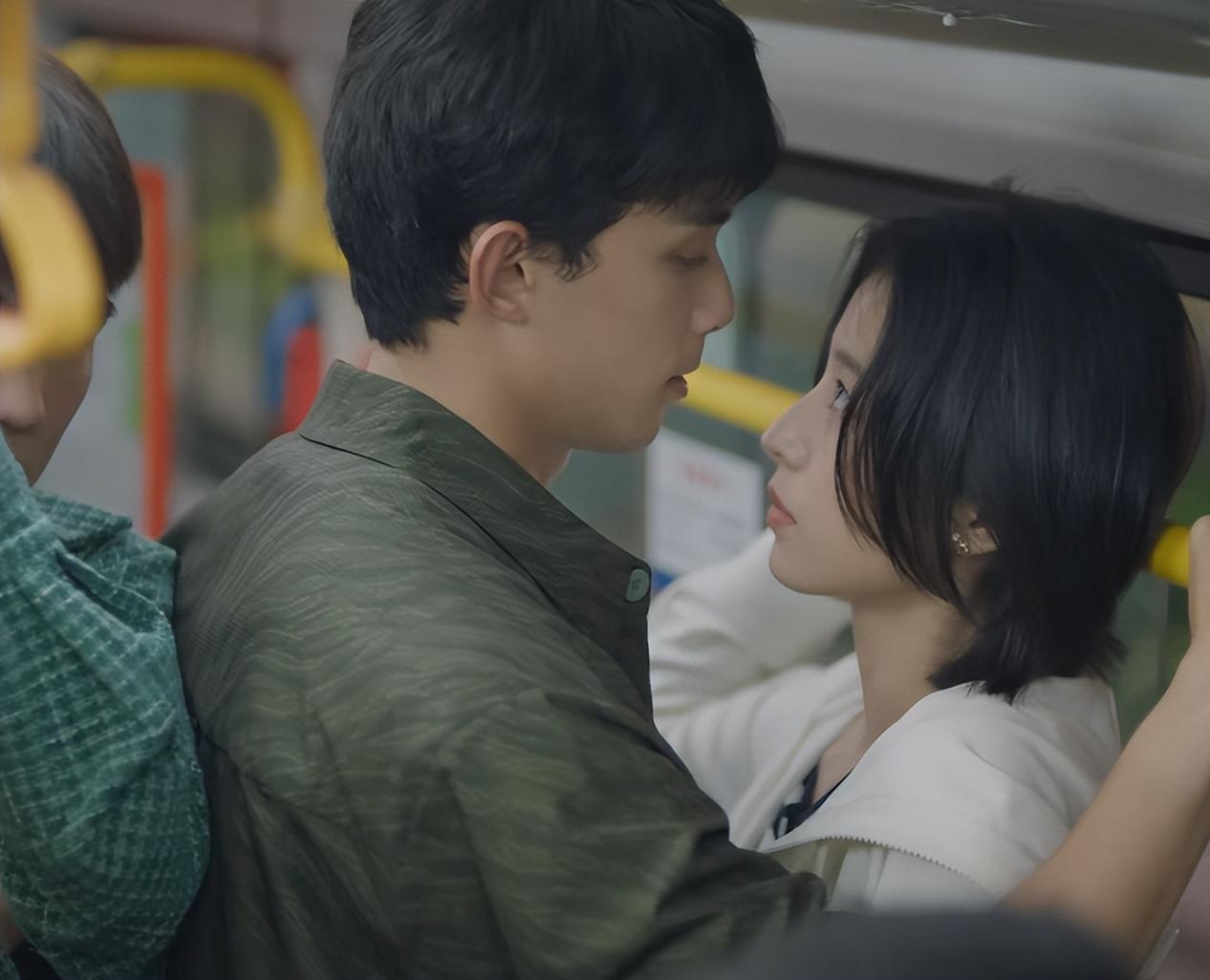 Originally refused Wu Lei and Zhou Yutong to play "Sister and Brother Love", but was slapped in ...