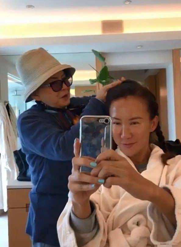 Coco Li, with a devilish figure, boldly posted photos of her makeup ...