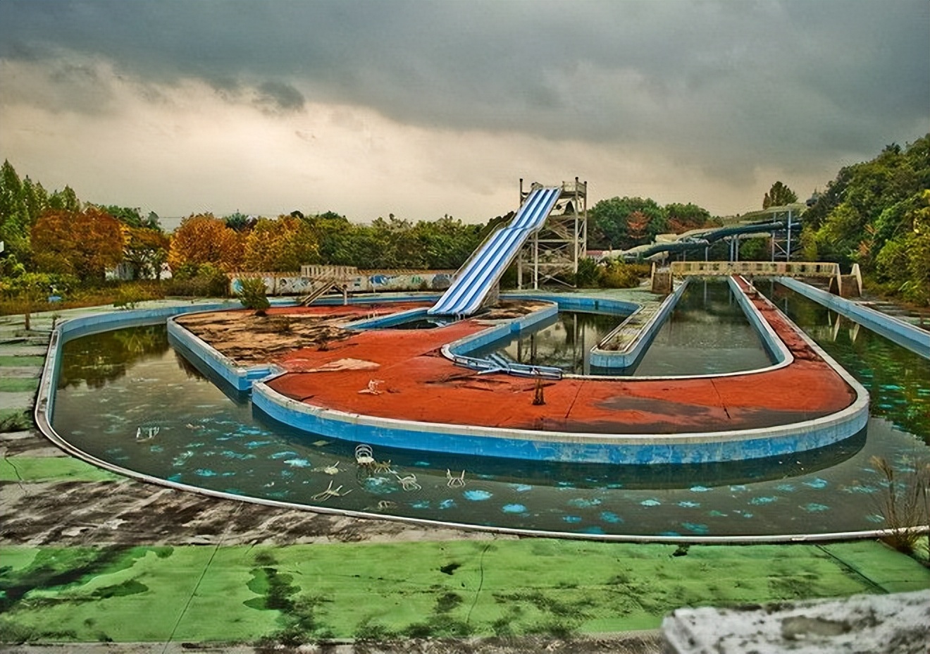 It, an amusement park, the world's top ten nightmare places - iNEWS