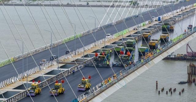 Huangmaohai Cross-sea Channel Completes Steel Deck Paving of Gaolan ...