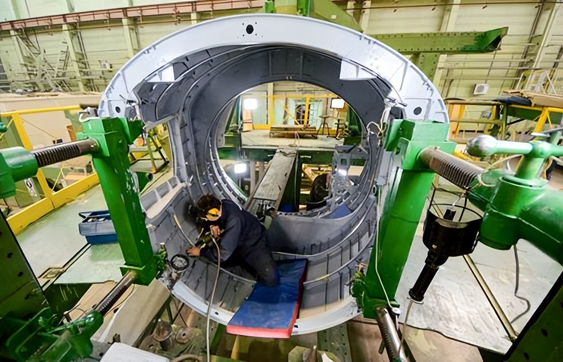 Step inside Sukhoi and see how Russia's superjet 100 is made - iNEWS
