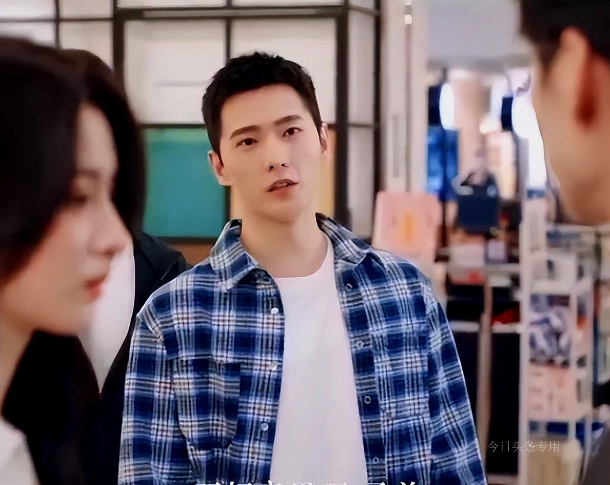 Yang Yang and Wang Churan caused controversy by sweeping the building ...