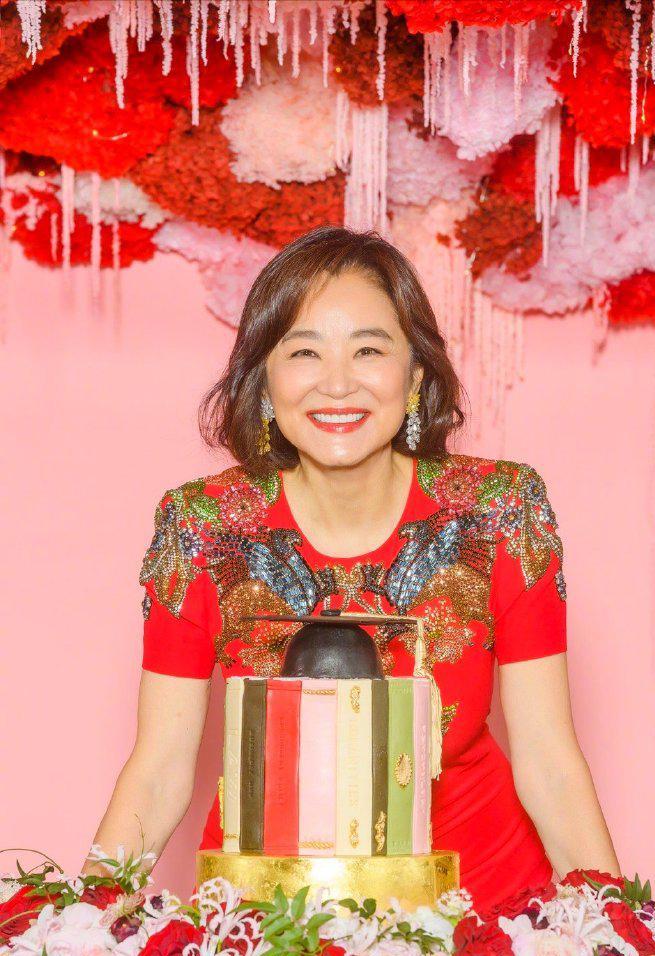 Brigitte Lin's 68th birthday is "Three Happy Birthday", she has posted ...