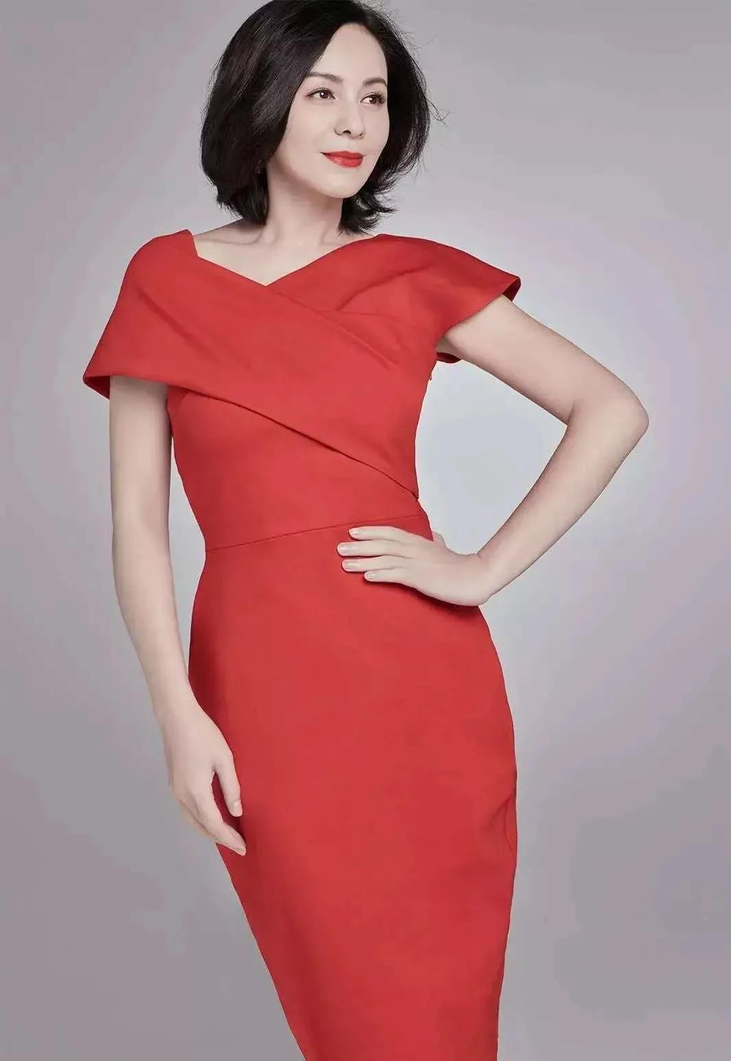 Wang Lin, who is over half a hundred years old, is still charming and ...