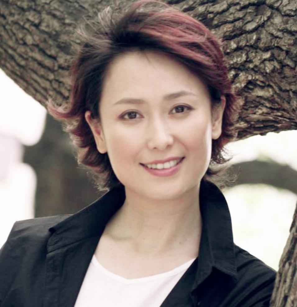 Zuo Ling, a popular beauty star in the 1990s, took her daughter to remarry and was happy, and ...