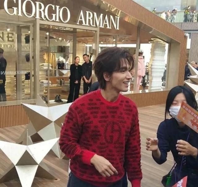 言承旭成都太古里活動，其實脖子能看出來年紀不小了，但確實很帥 - 頭條匯