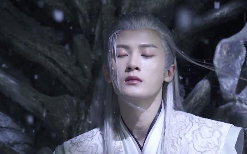 The same is playing the snake demon, comparing Tan Jianci and Bai Peng ...