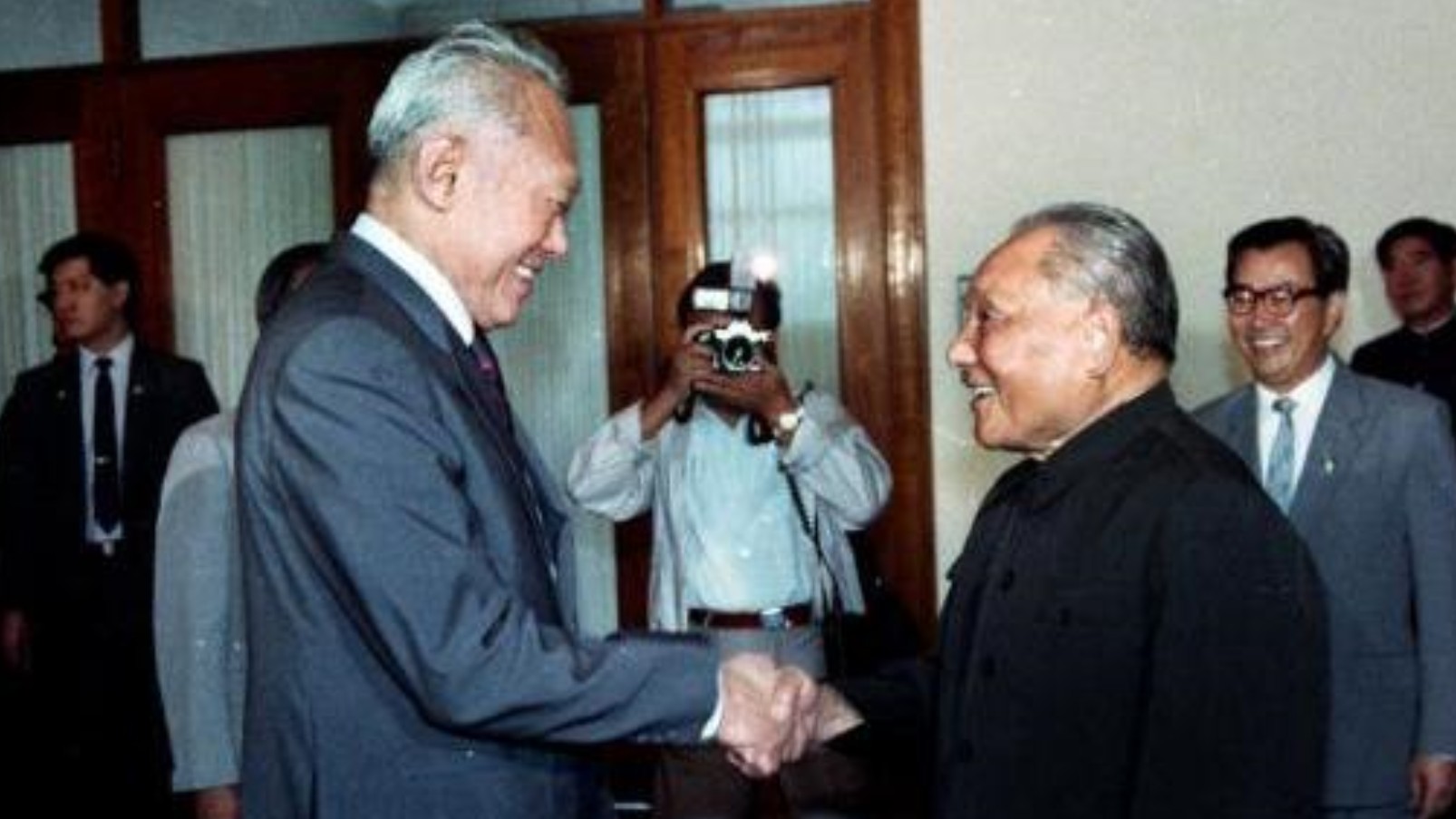 When Deng Xiaoping visited Singapore in 1978, Lee Kuan Yew said: China must stop radio ...