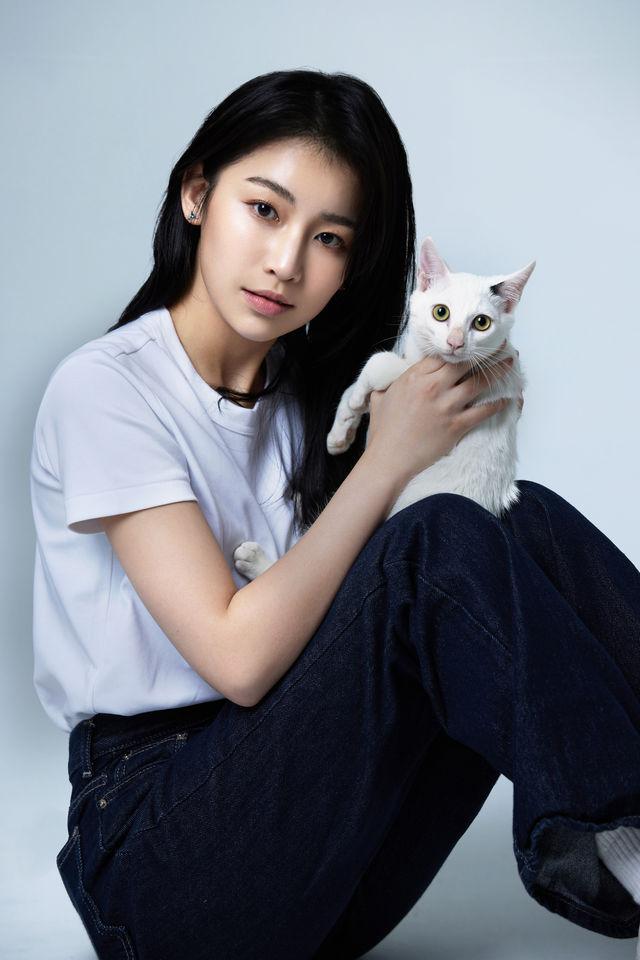 After disappearing from the showbiz for 2 years, Cai Zi announces her ...