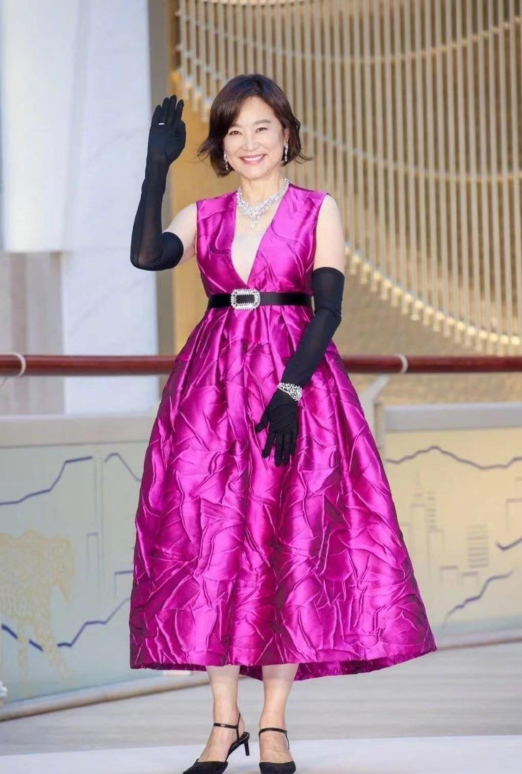 Brigitte Lin and her husband are in the same frame! She wears a tutu ...