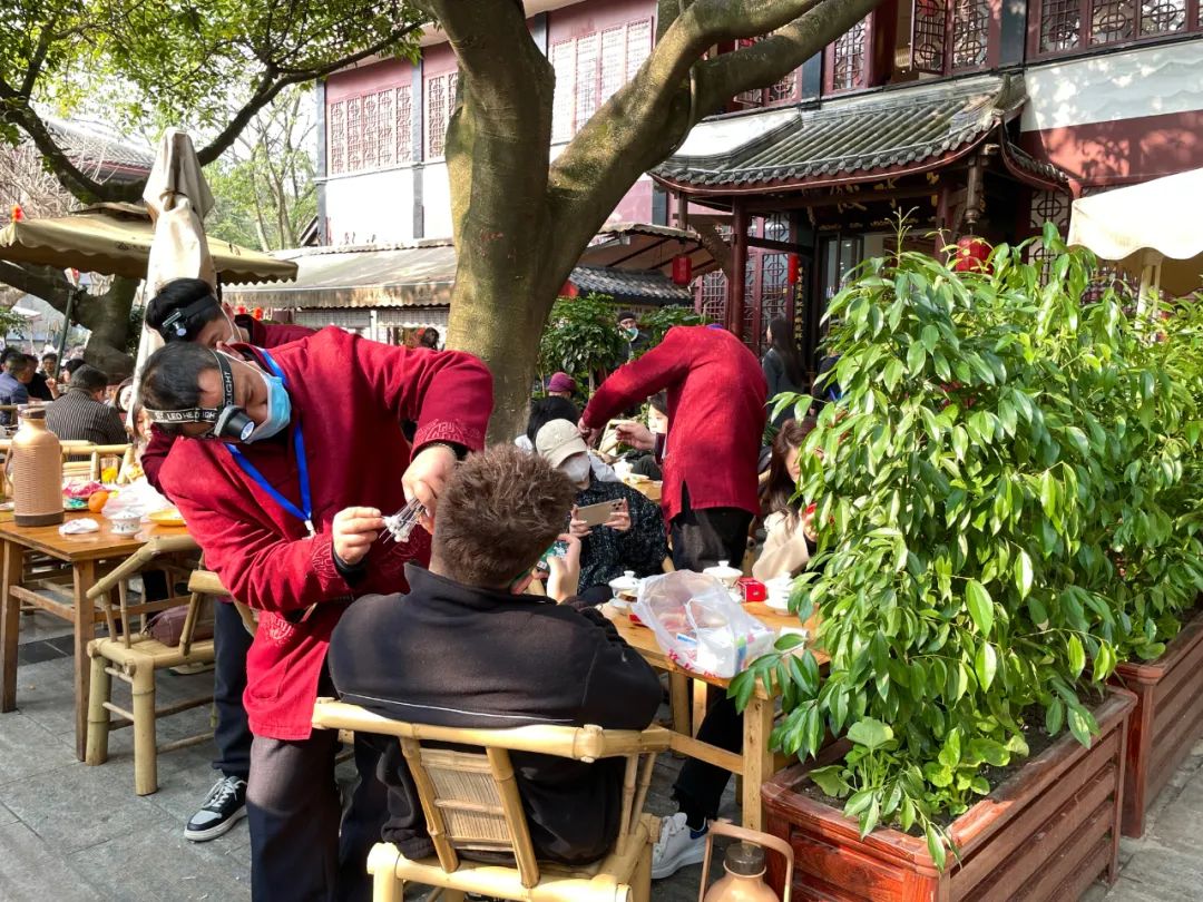Talking about Heming Tea House in Chengdu People's Park - iNEWS