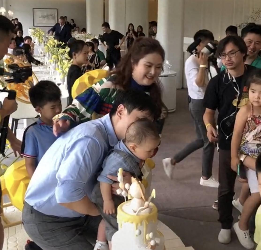 Shen Teng took his wife to the wedding. The couple showed off their ...