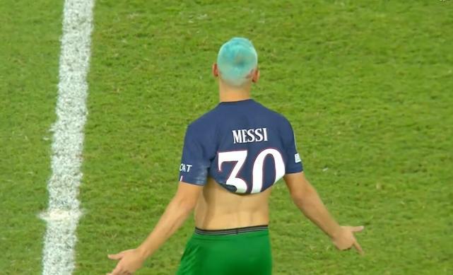 Awkward!After the opponent and Messi changed jerseys, the next move is ...