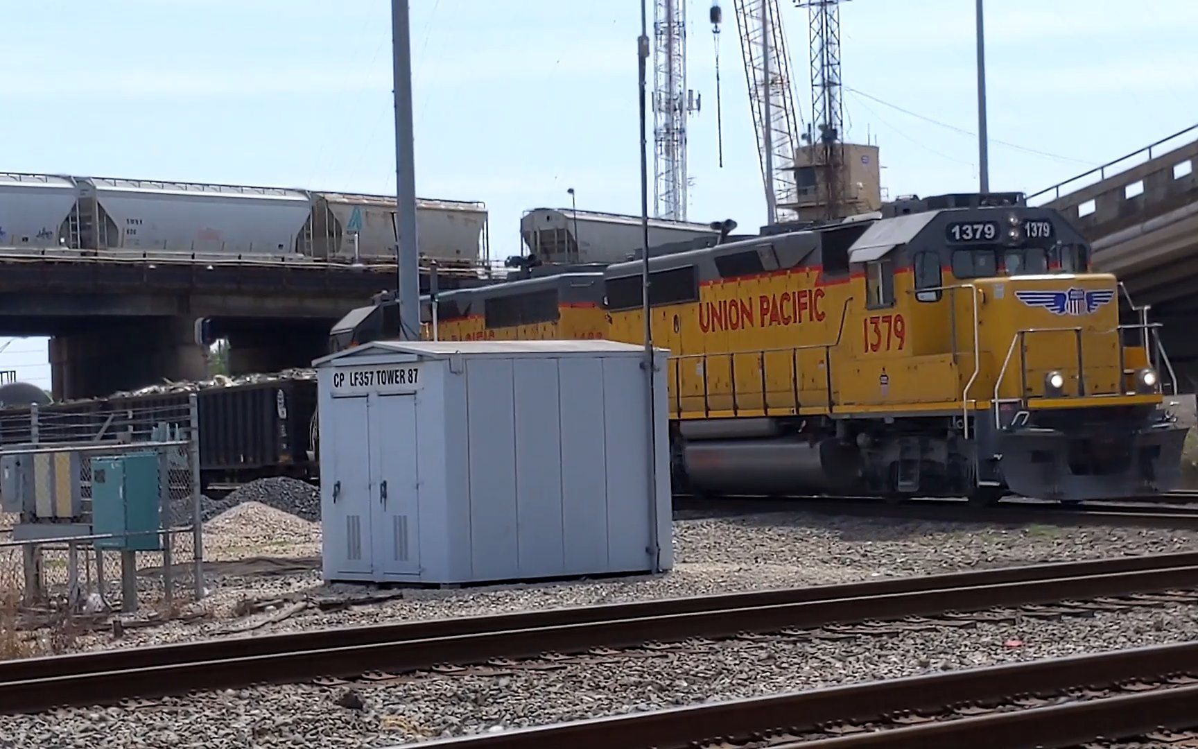 American trains keep derailing, but the railway equipment factory makes ...