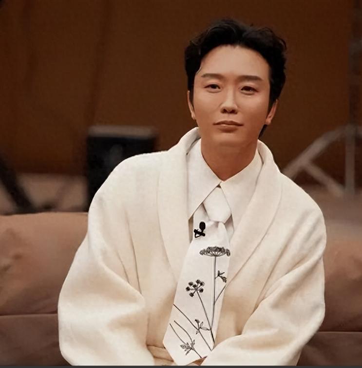 45-year-old Li Yugang, who is neither in love nor married, falters and ...