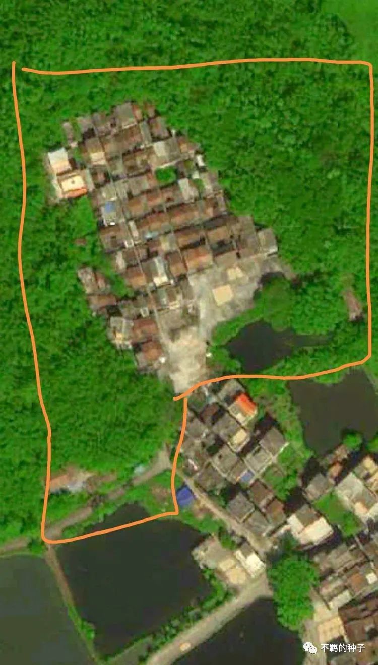 The new village of Xinqiao Town with a small shrine - iMedia