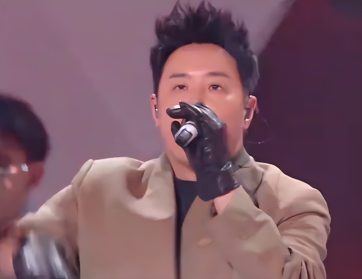 Hunan Satellite TV's New Year's Eve party: Wilber Pan was ridiculed for ...