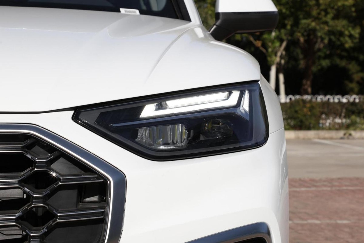 豪華SUV的「新標杆」，全系2.0T動力，軸距超2米9，實拍奧迪Q5L - 資訊咖