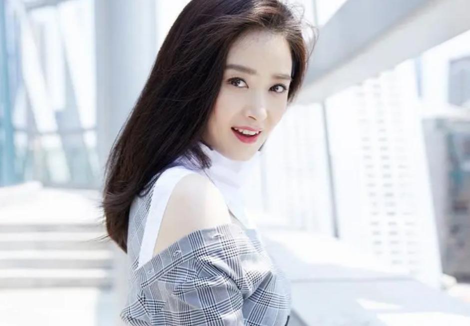 Jiang Xin became a "paper man", and the sick aesthetics made a comeback ...