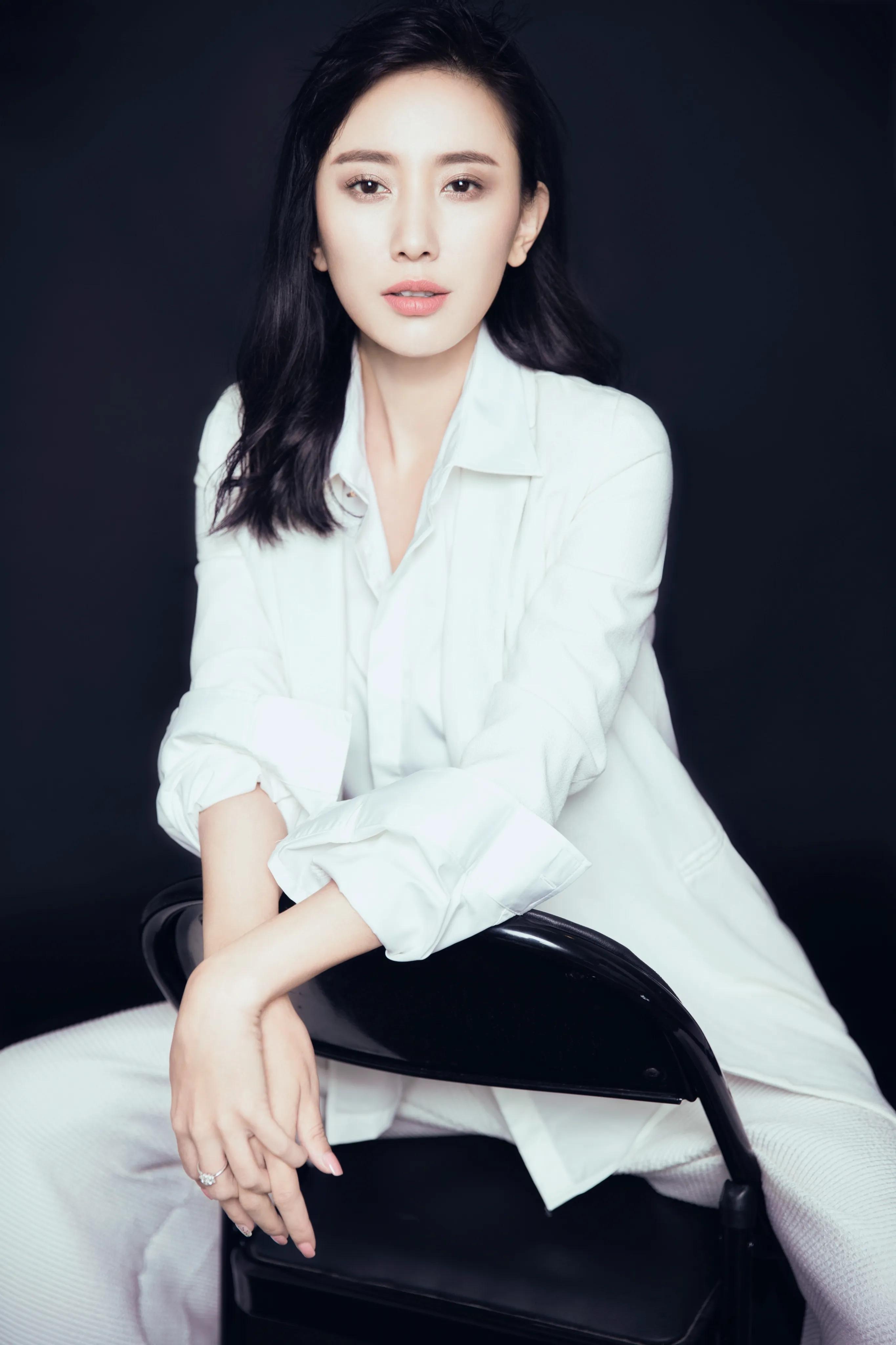 Beautiful actress: Xi Tong - iNEWS