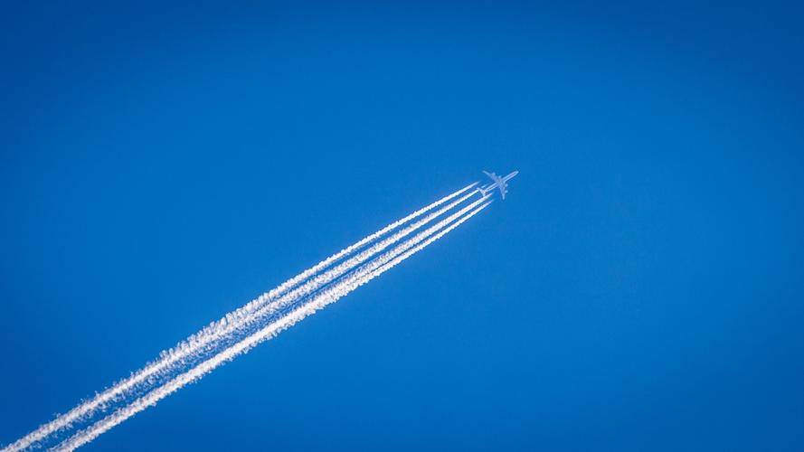 Why do planes "fart" while flying? What's up with the white smoke ...