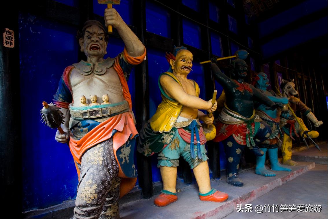 There is a ghost town in Chongqing, and there are buildings such as the ...